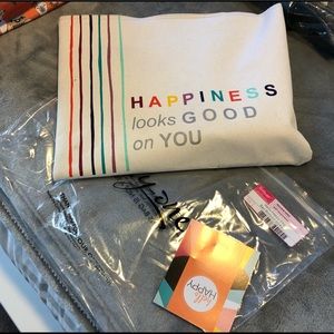 thirty-one | Bags | Thirty One Hello Happy Jan Nwts Canvas Zip Bag ...